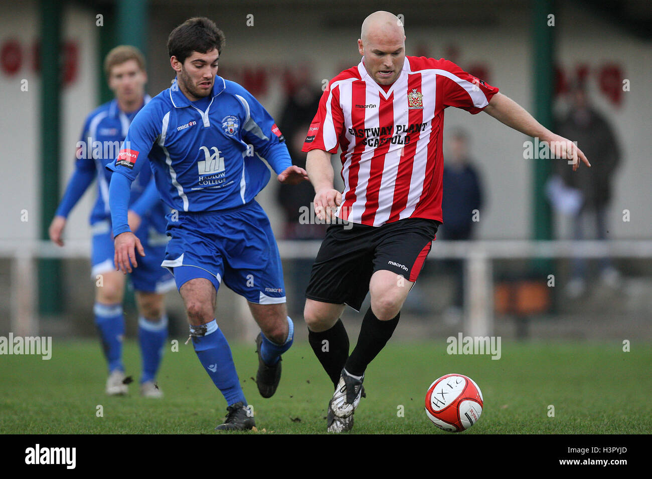 Dave Collis of Hornchurch evades Lee Browning of Tonbridge - AFC ...