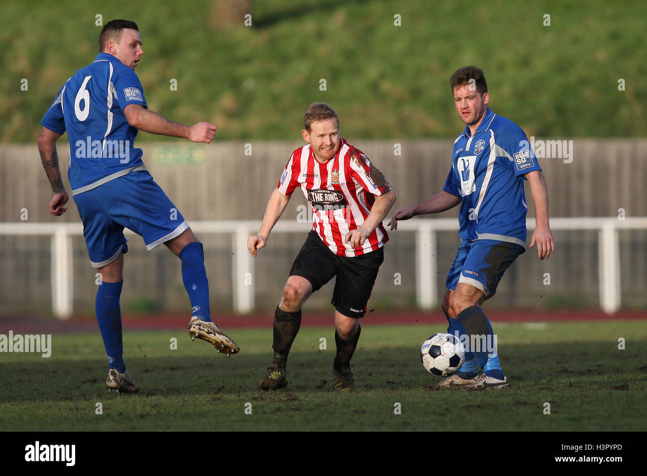 Andy Tomlinson in action for Hornchurch - AFC Hornchurch vs Tonbridge ...