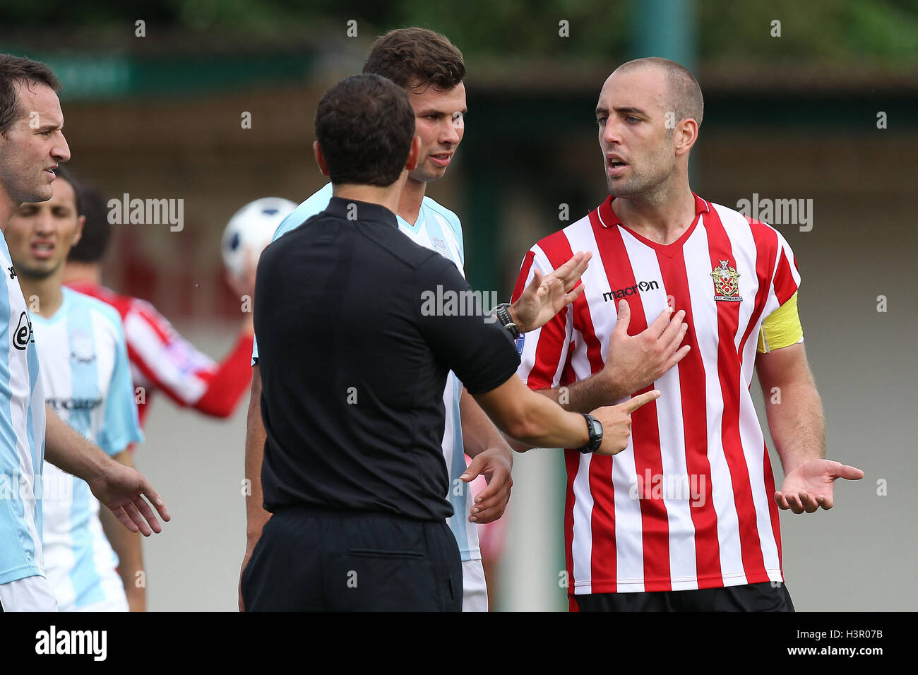 Elliot Styles of Hornchurch speaks to referee Stephen Ross - AFC ...