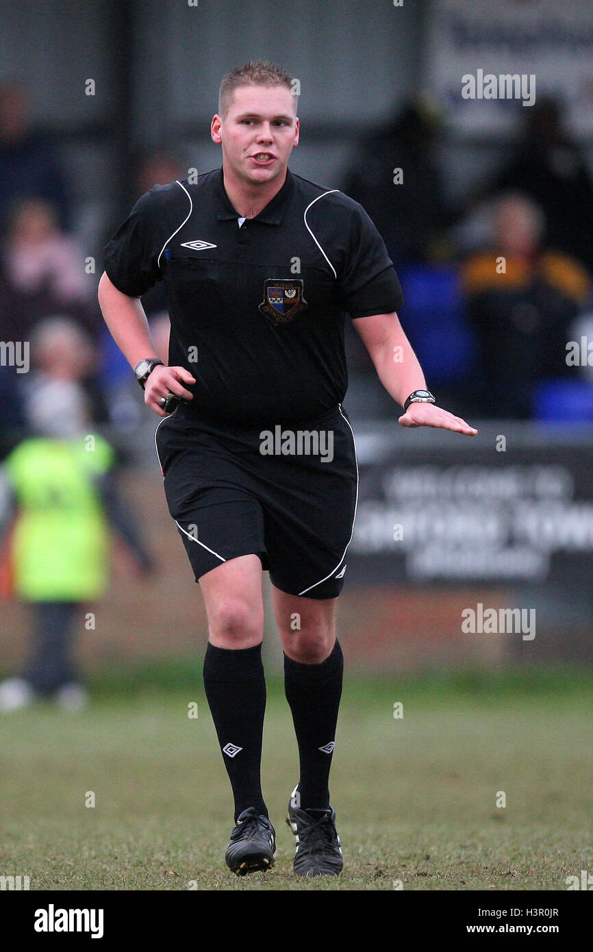 Referee C Breakspear - Ashford Town (Middlesex) vs AFC Hornchurch - FA ...