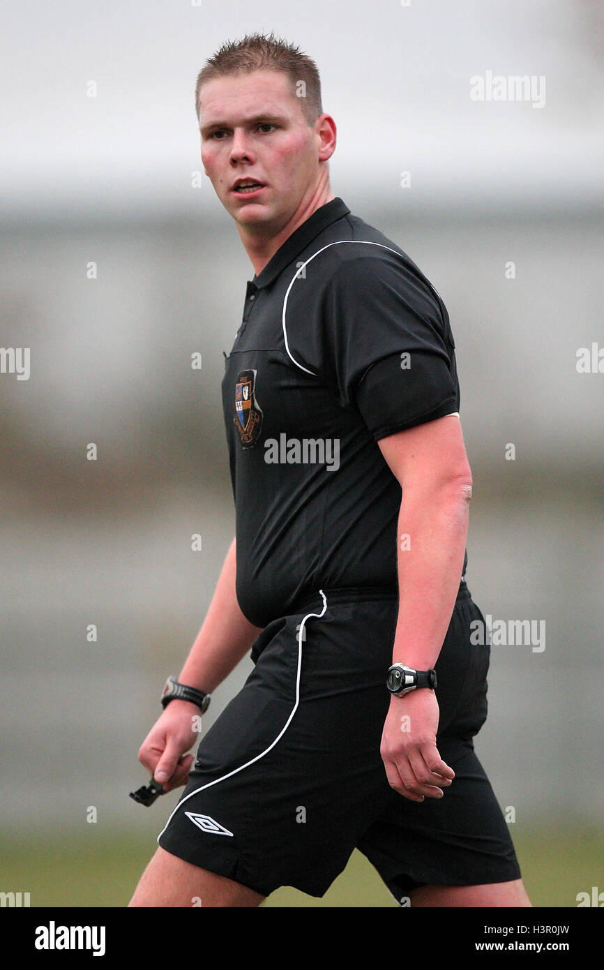 Referee C Breakspear - Ashford Town (Middlesex) vs AFC Hornchurch - FA ...