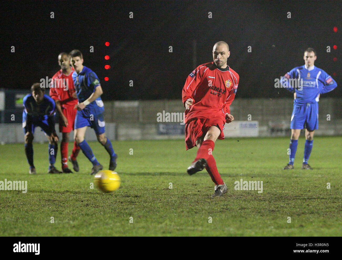 Jonathan Hunt scores the equalising goal for Hornchurch from the ...