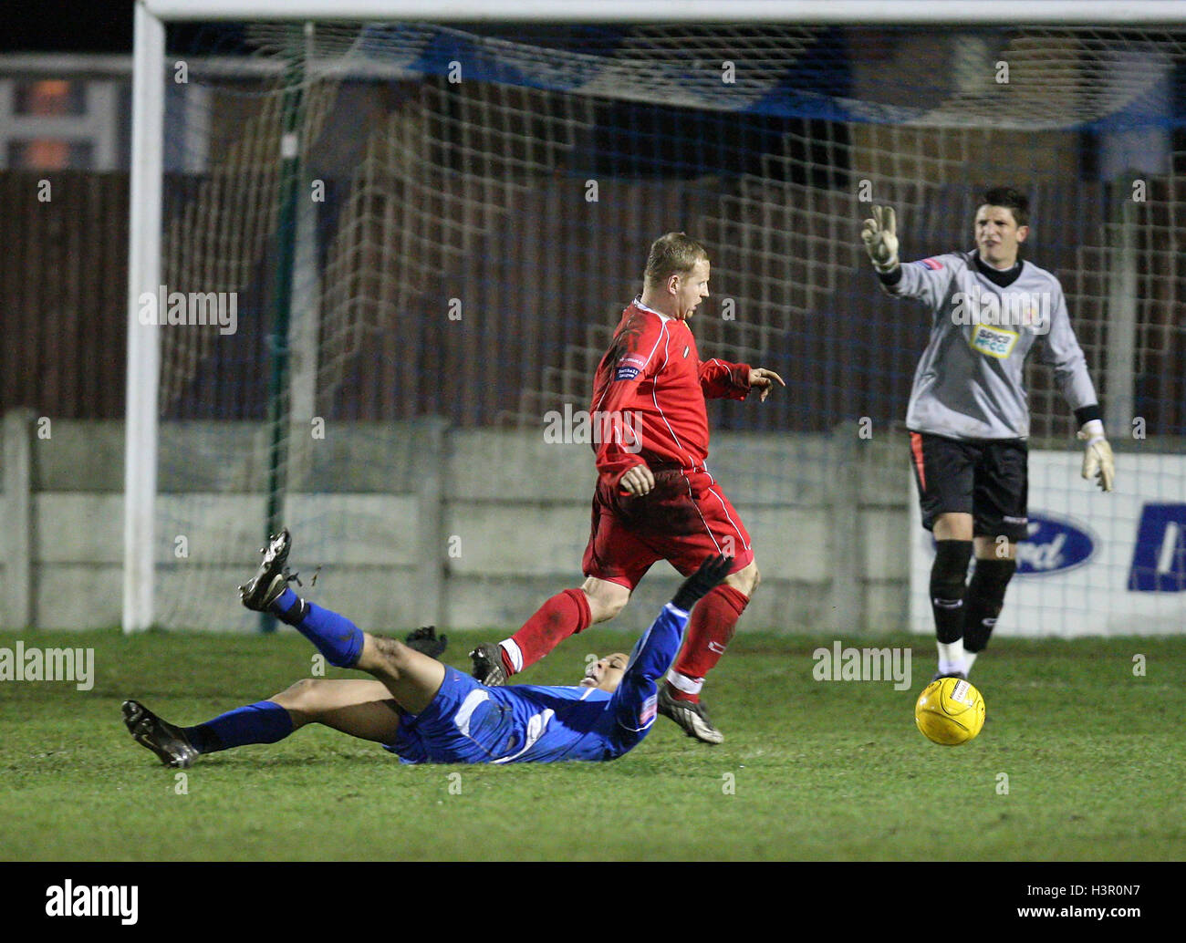 Andy Tomlinson of Hornchurch challenges Che Stadhart of Aveley and is ...