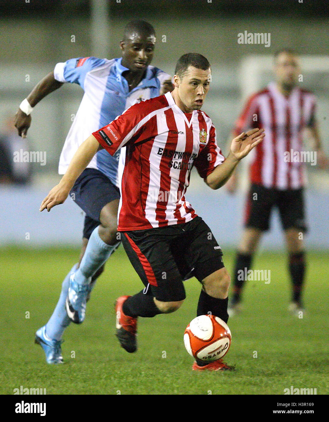 Billy Coyne of Hornchurch evades Ellis Remy of Brentwood - Brentwood ...