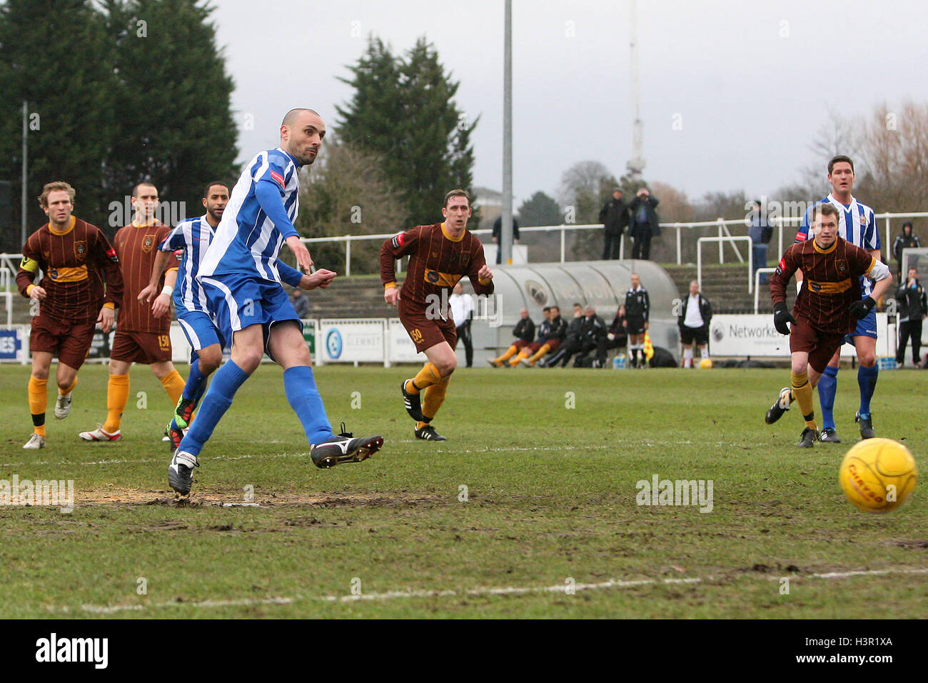 Jonathan Hunt score the first goal for Hornchurch from the penalty spot ...