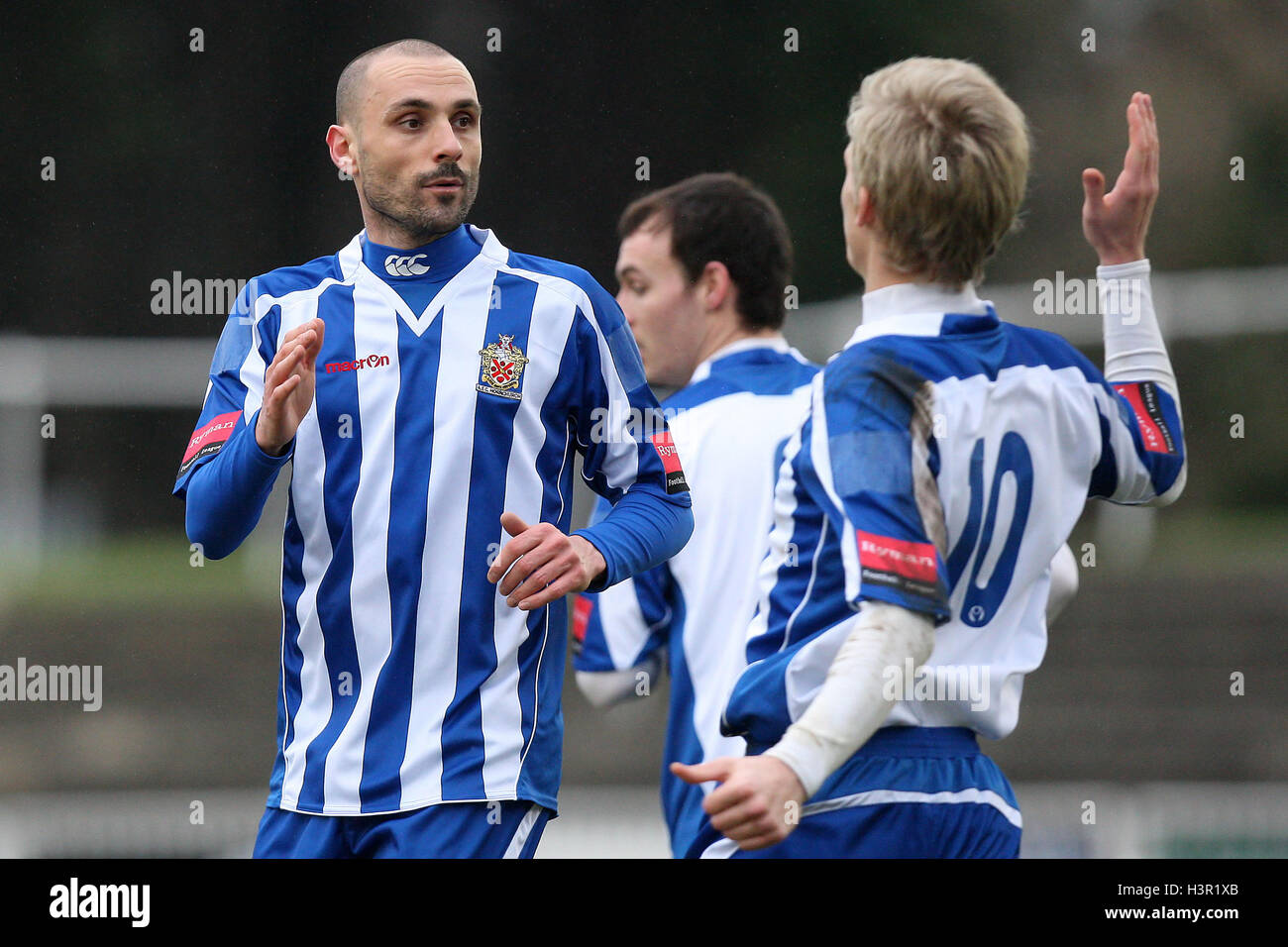 Jonathan Hunt score the first goal for Hornchurch from the penalty spot ...