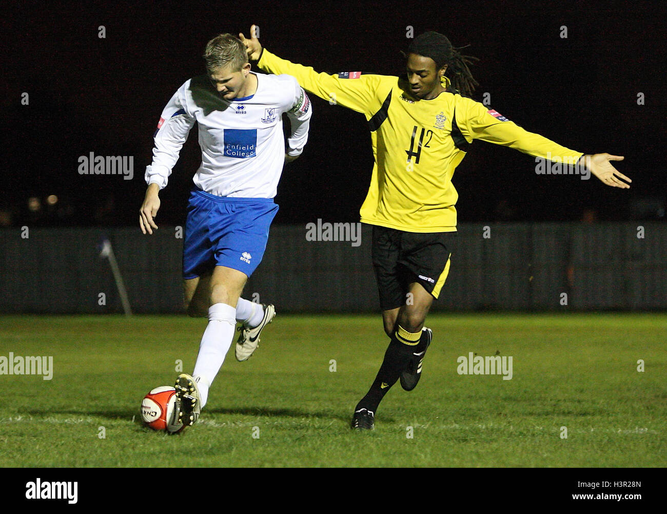 Remi Nelson of Romford closes down Chris Wild - Enfield Town vs Romford ...