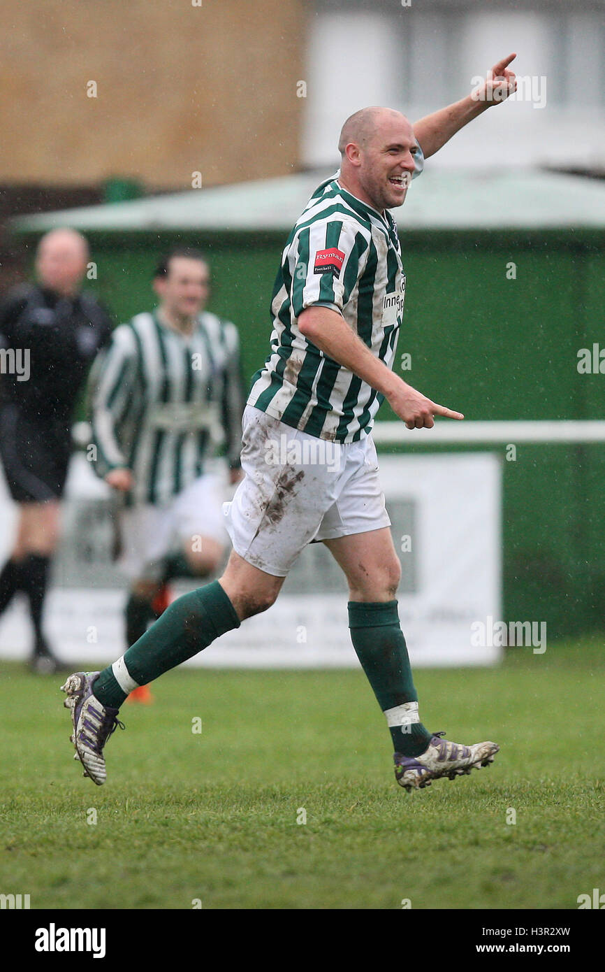 Dan Trenkel scores the second goal for Great Wakering and celebrates ...