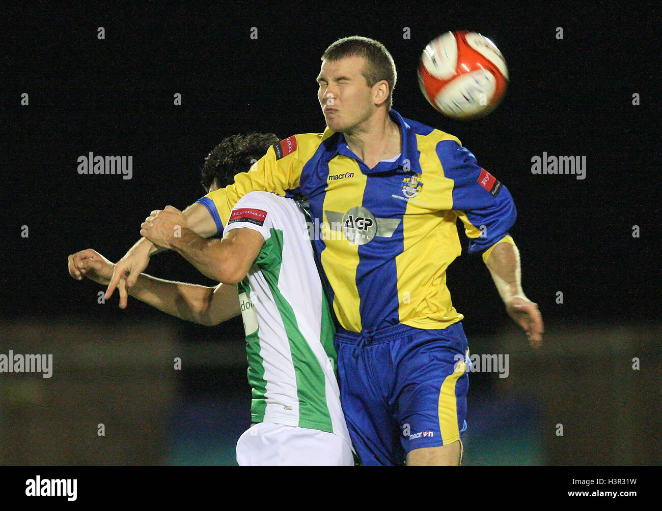 Richard Oxby in aerial action for Romford - Great Wakering Rovers vs ...
