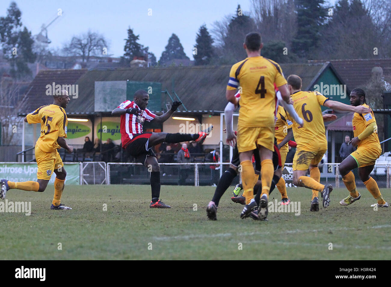 Wayne Gray scores the equalising goal for Hornchurch - AFC Hornchurch ...