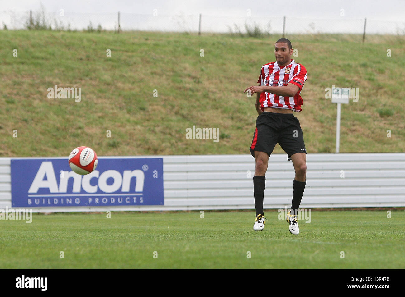 Aaron Gayle scores the second goal for Hornchurch - Maldon & Tiptree vs ...