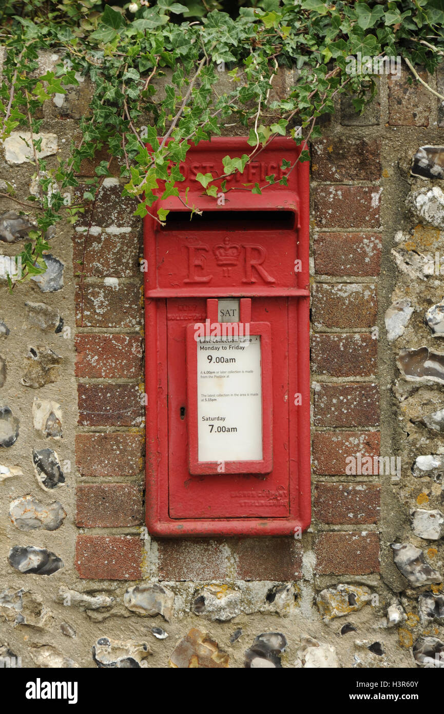 Wall mounted post box hi-res stock photography and images - Alamy