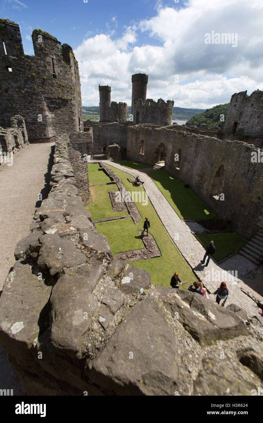 Town of Conwy, Wales. Picturesque elevated view of the historic Conwy ...
