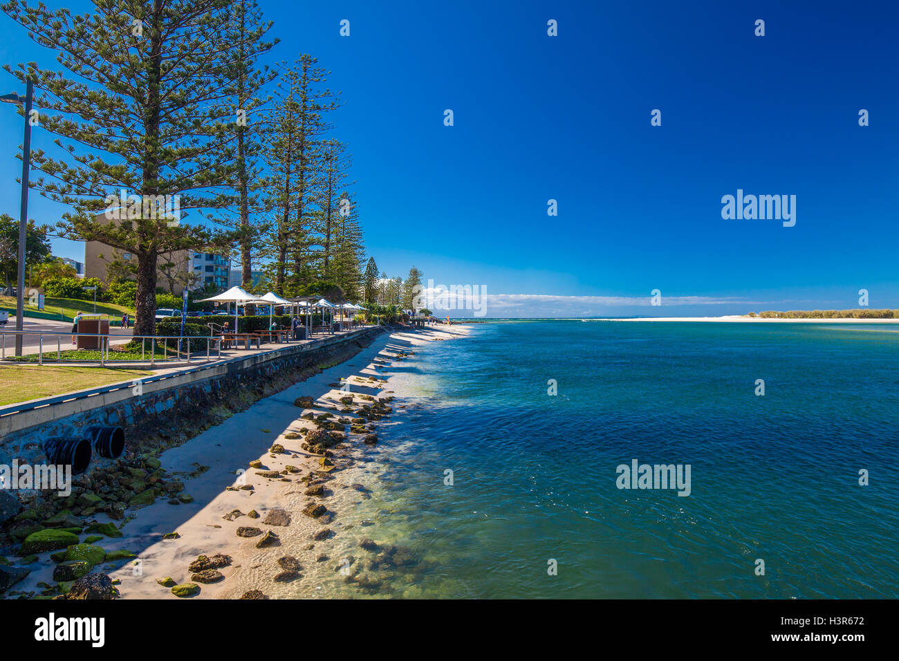 CALOUNDRA, AUS - AUG 13 2016: Hot sunny day at Kings Beach Calundra ...