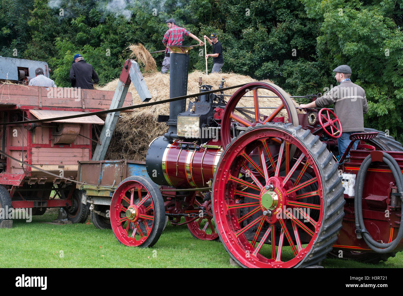 Threshing machine historical hi-res stock photography and images - Alamy