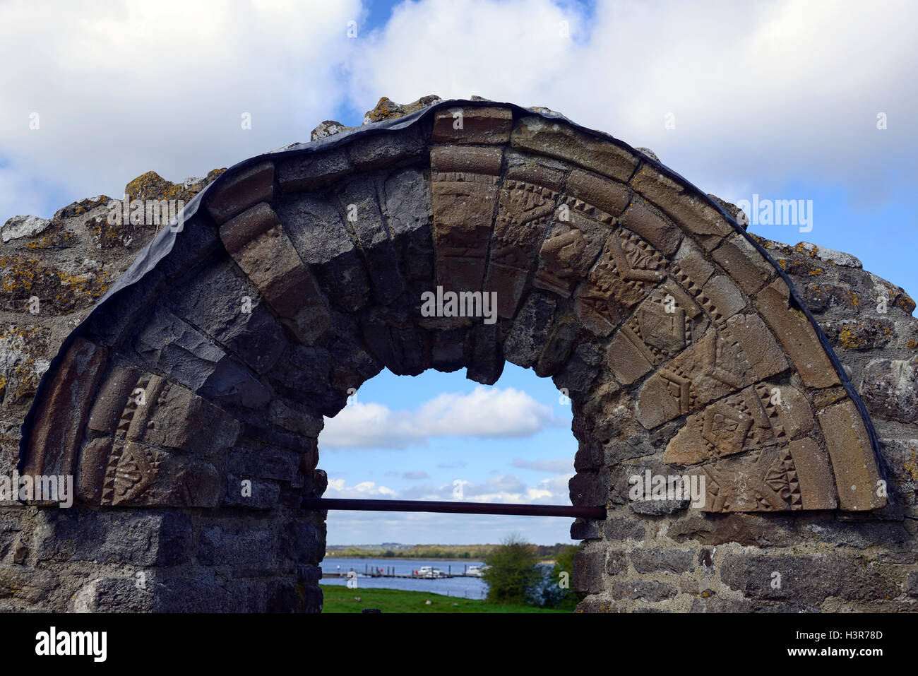 Stone arch ireland hi-res stock photography and images - Alamy
