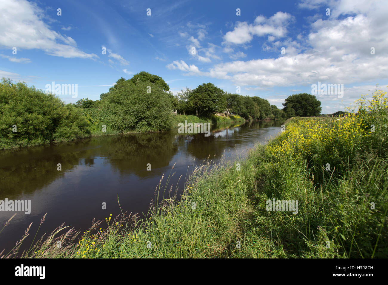 River Dee, Cheshire, England. Picturesque summer view of the River Dee ...