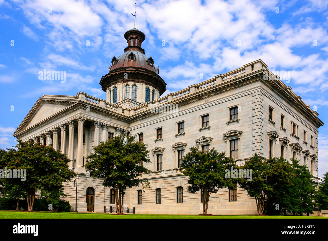 Greek revival exterior building design hi-res stock photography and ...