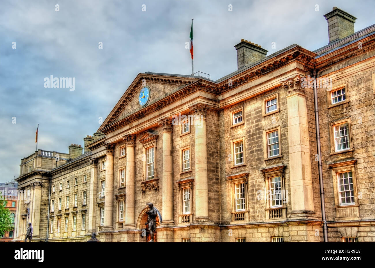 Trinity college sculpture hi-res stock photography and images - Alamy