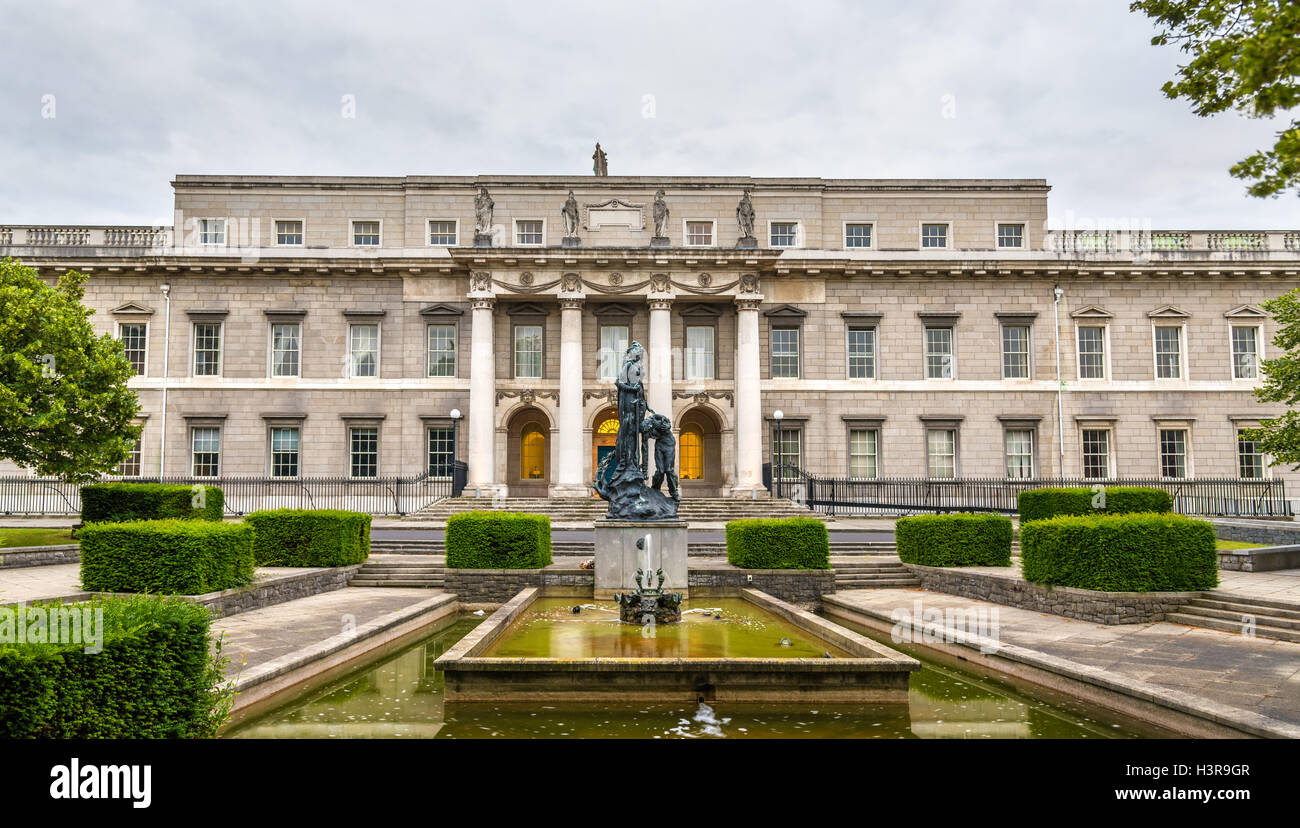 Custom house dublin sculpture hi-res stock photography and images - Alamy