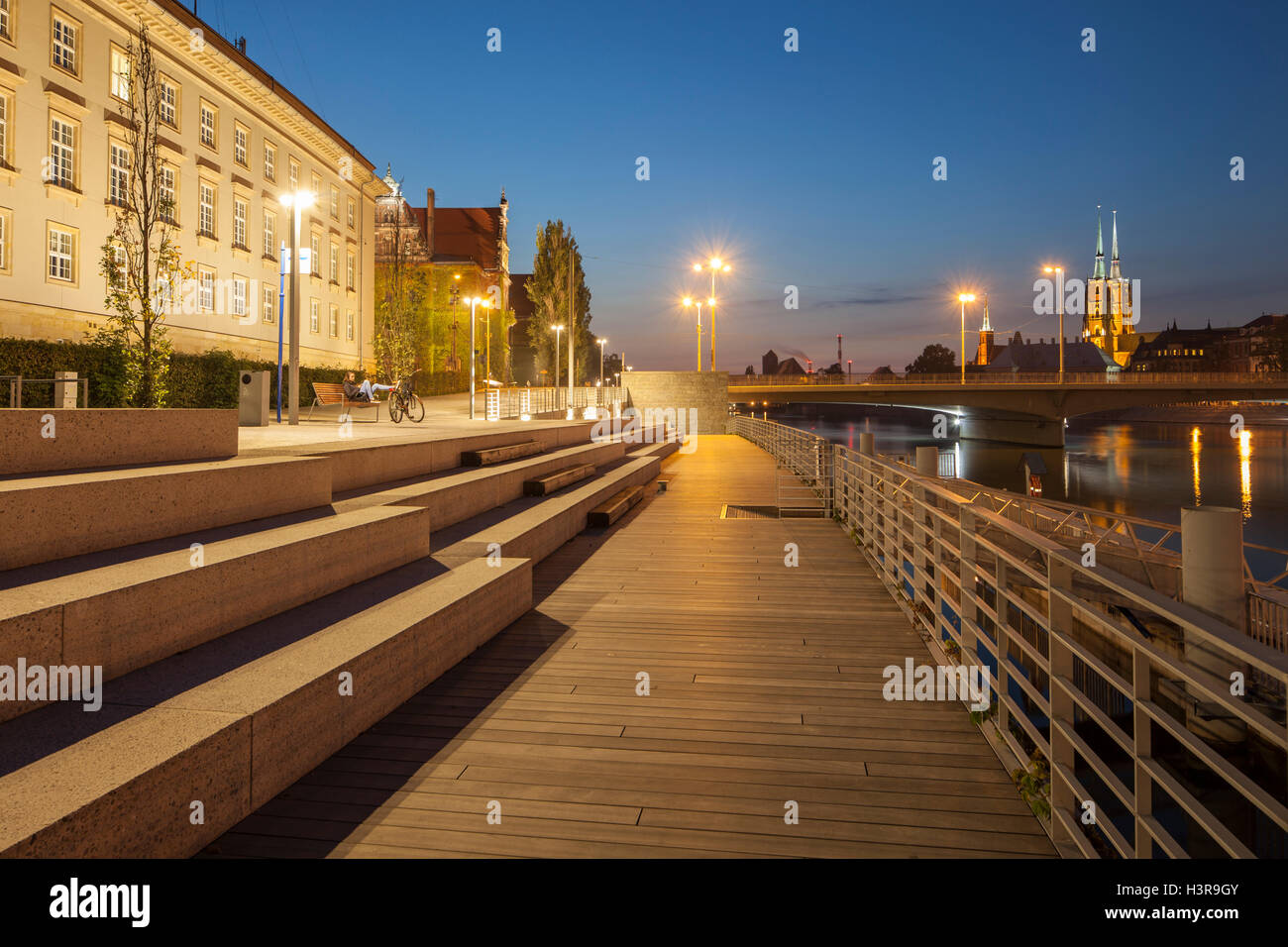 Bank promenade hi-res stock photography and images - Alamy