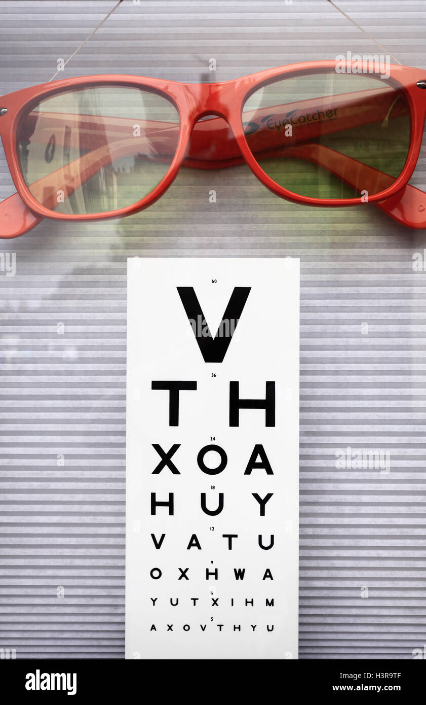 Eye test board hi-res stock photography and images - Alamy