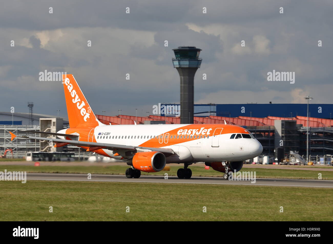 Easyjet airline livery aircraft airplane hi-res stock photography and ...