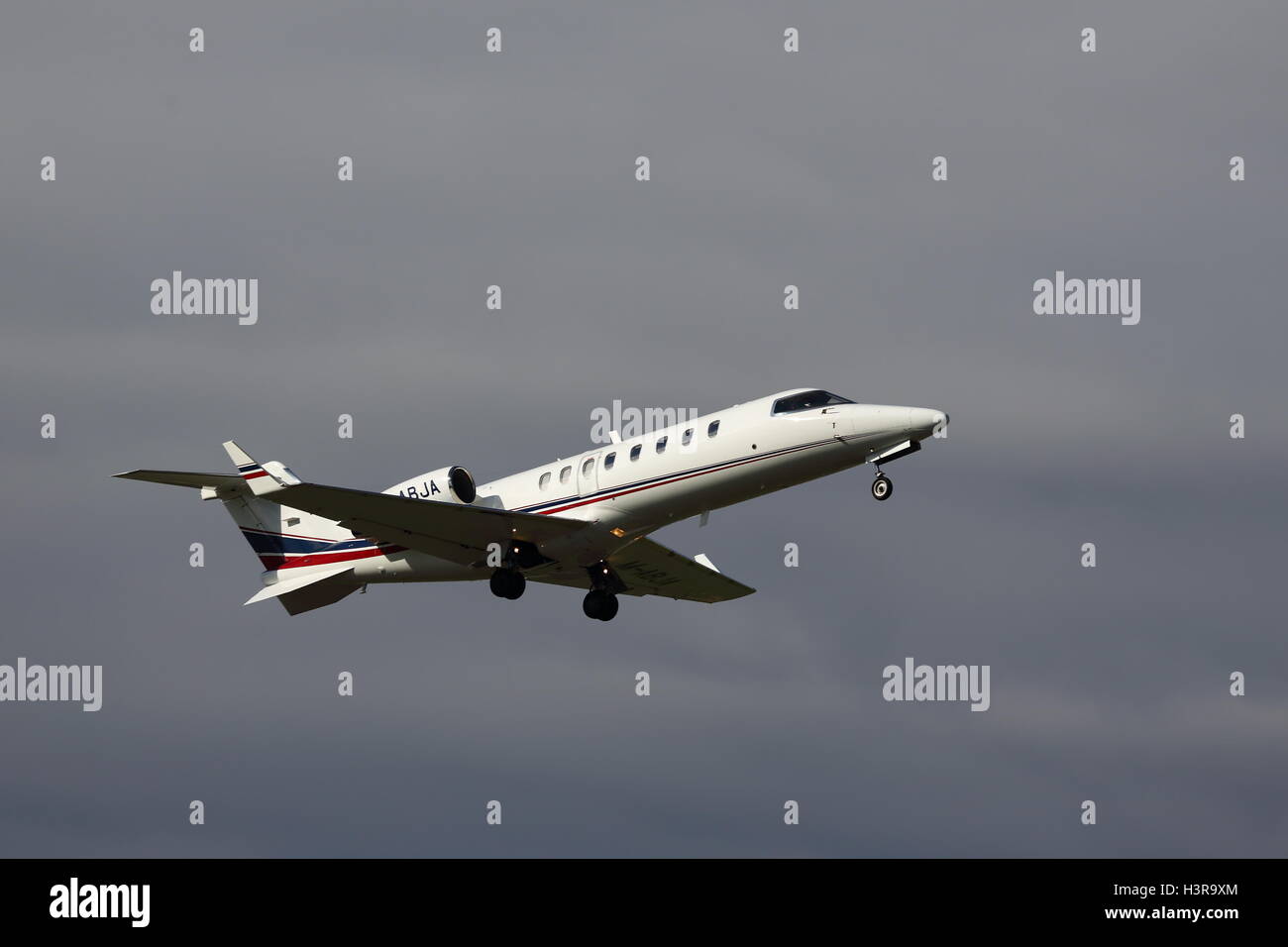 Lear jet hi-res stock photography and images - Alamy