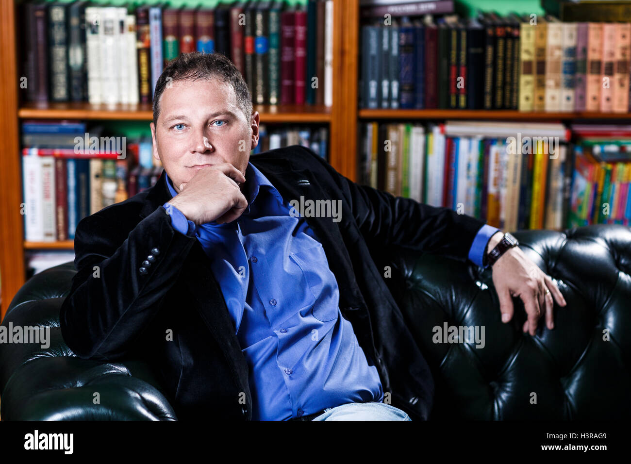 Man in home library hi-res stock photography and images - Alamy