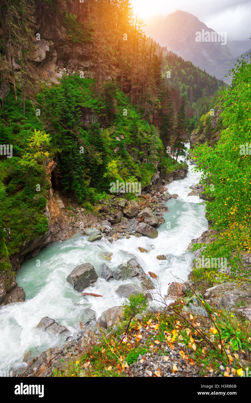 River by mountain hi-res stock photography and images - Alamy