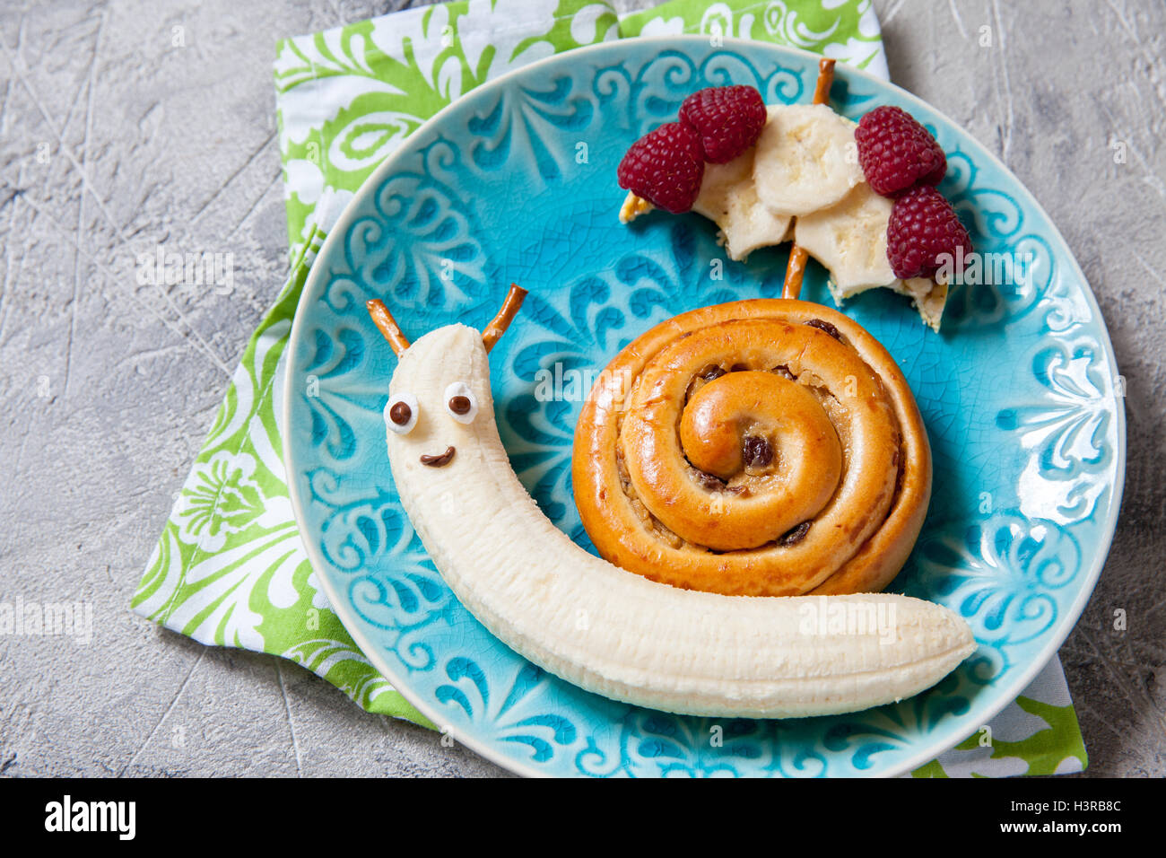 The cinnamon snail hi-res stock photography and images - Alamy