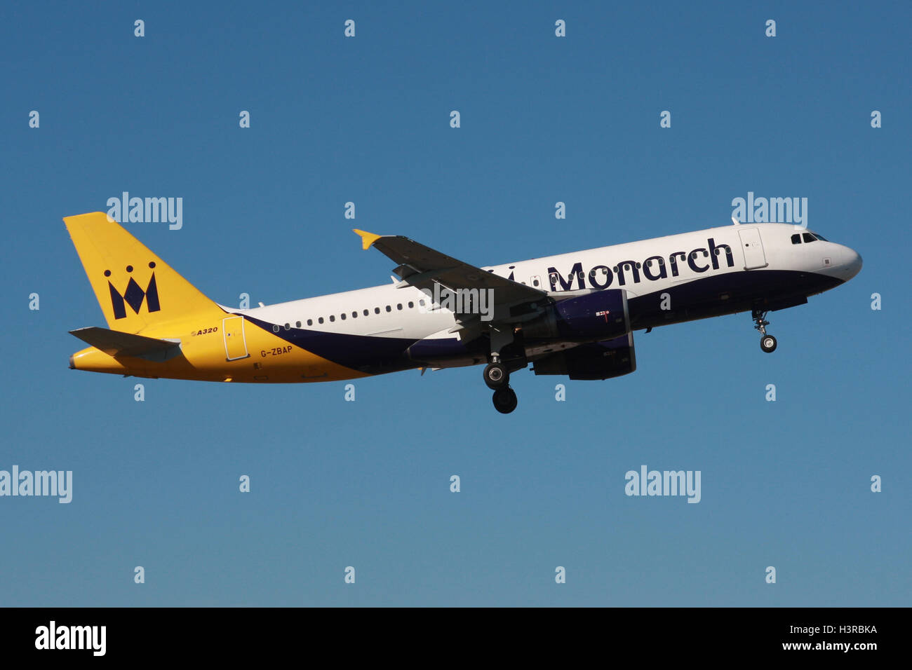 Monarch airbus a320 hi-res stock photography and images - Alamy