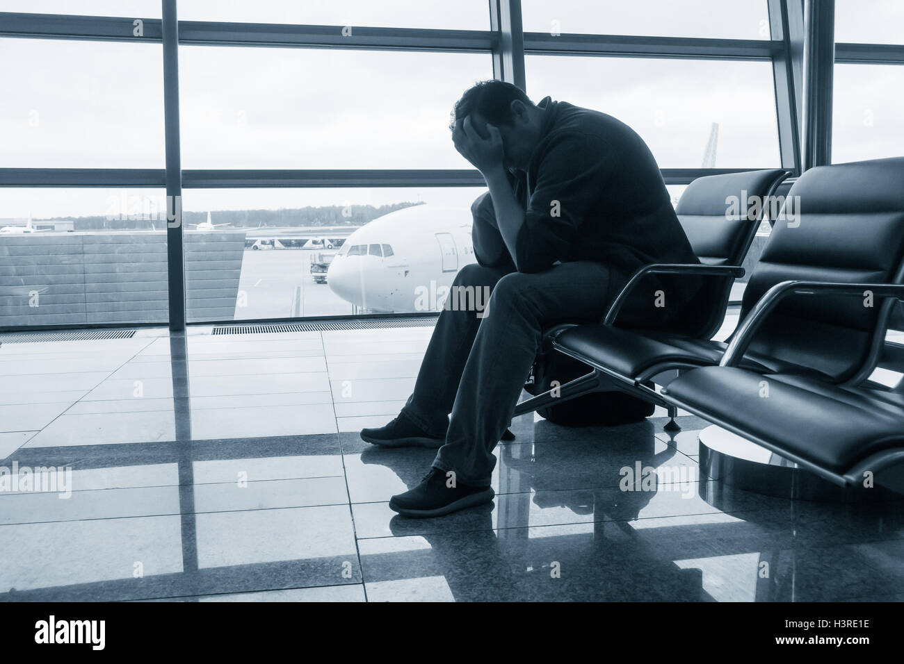 Airport frustration waiting flight hi-res stock photography and images ...