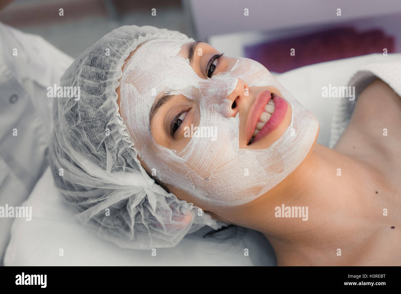 Young woman at spa procedures applying mask Stock Photo - Alamy