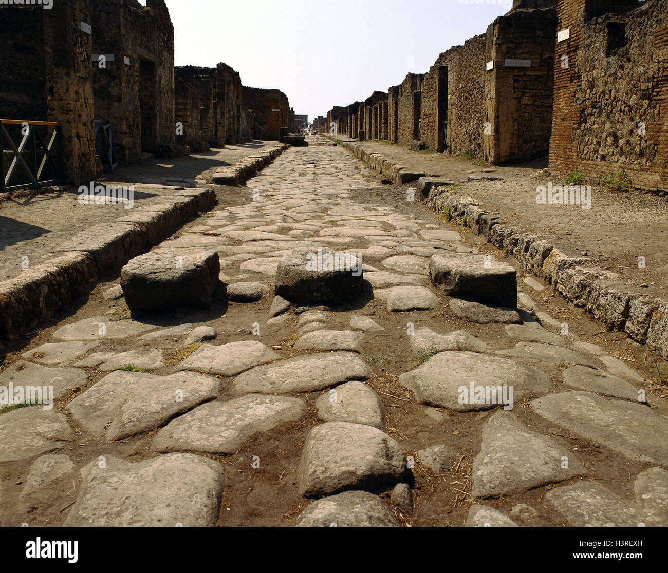 Destruction of pompeii hi-res stock photography and images - Alamy
