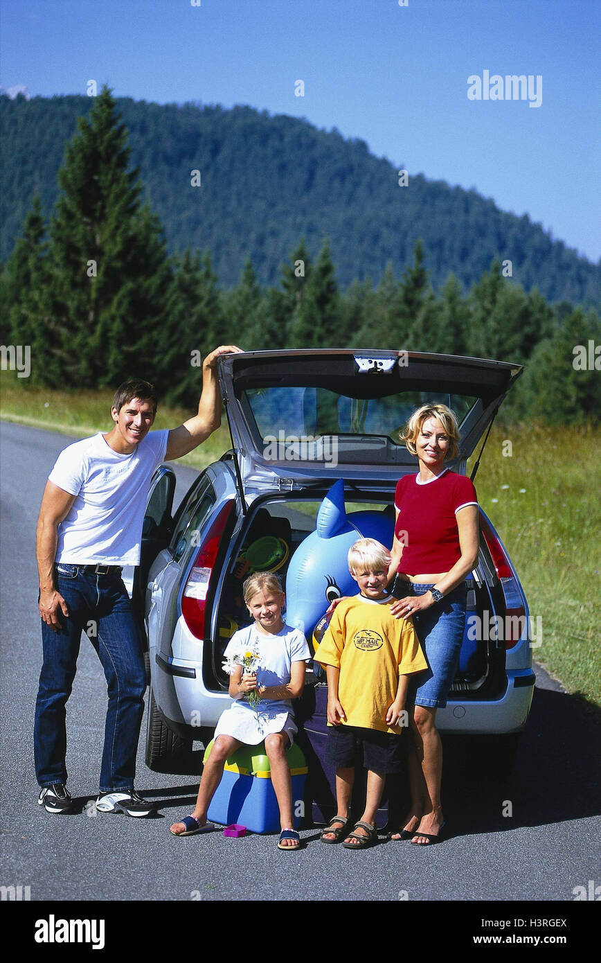 Country road, roadside, car, family, rest, group picture, outside ...