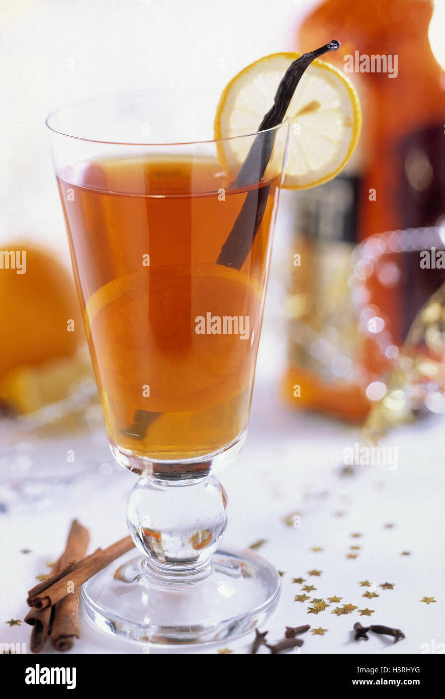 Grog, slices lemon, vanilla-pod, cinnamon sticks, drink, alcoholic ...