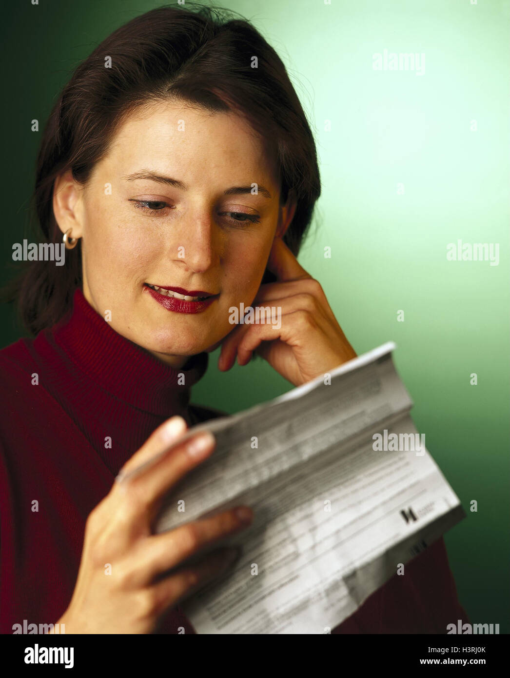 Woman, young, drug, instructions, read, information, application, side ...