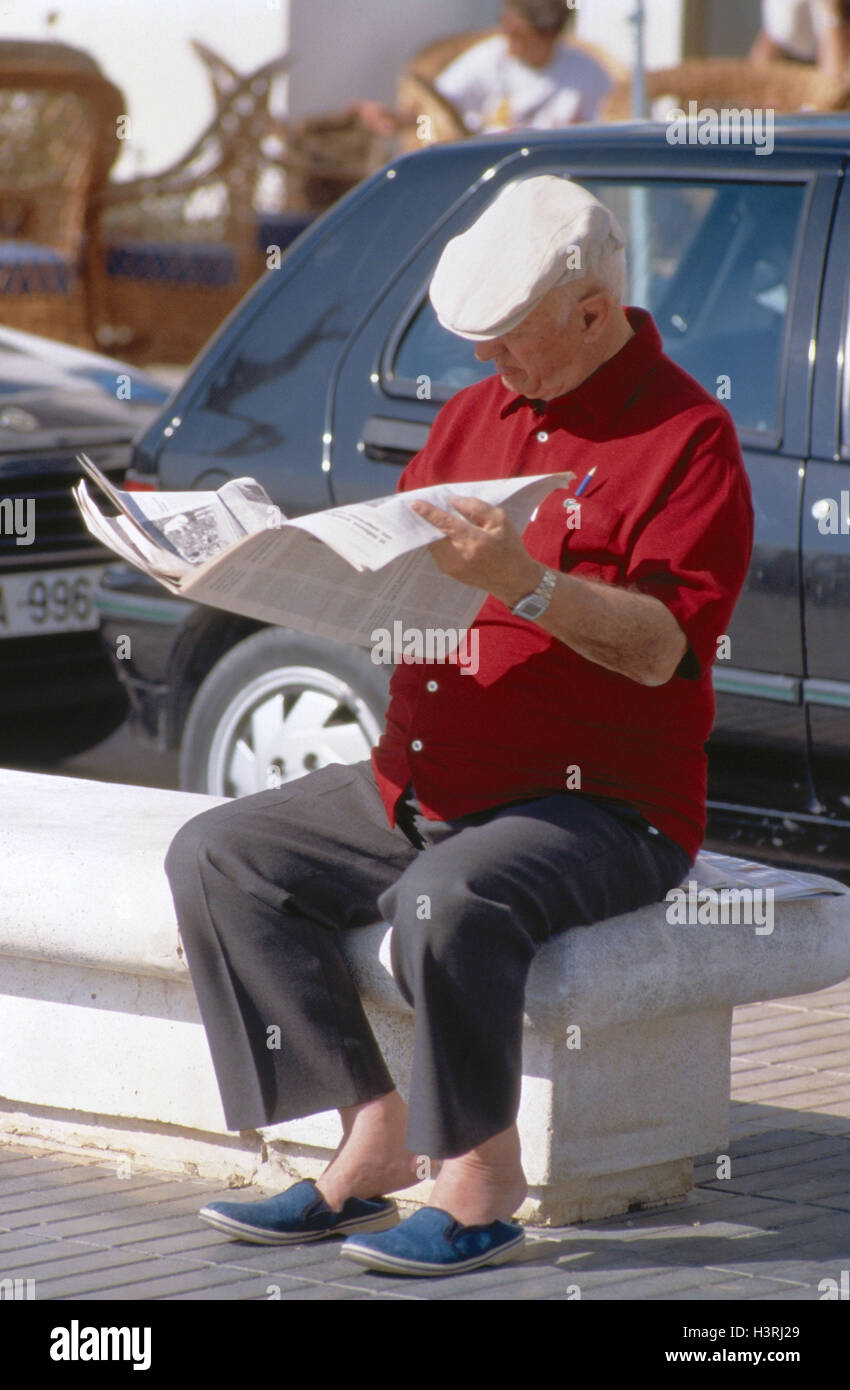 Old time newspaper hi-res stock photography and images - Alamy