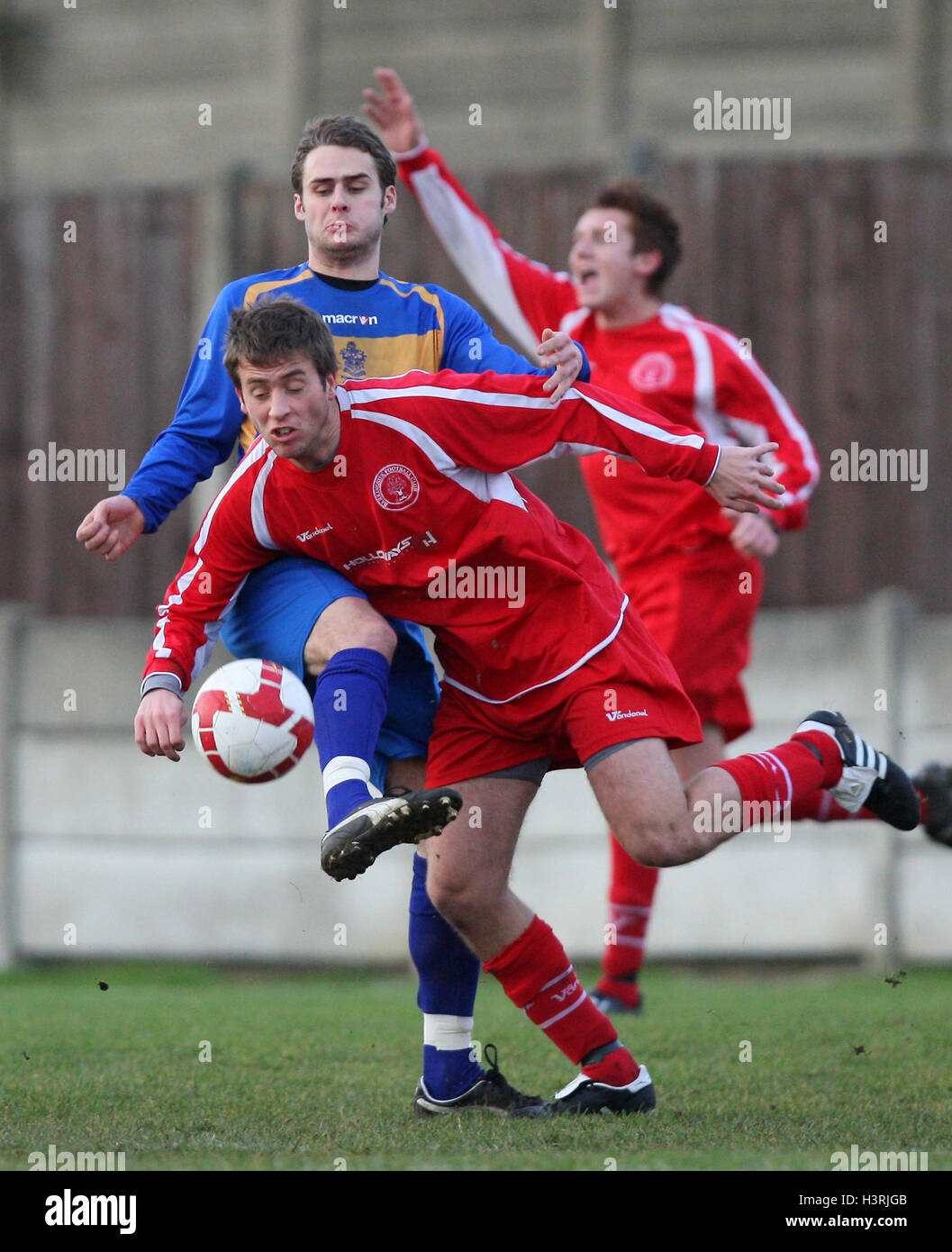 Paul Clayton of Romford tangles with Mark Steadman of Barkingside ...