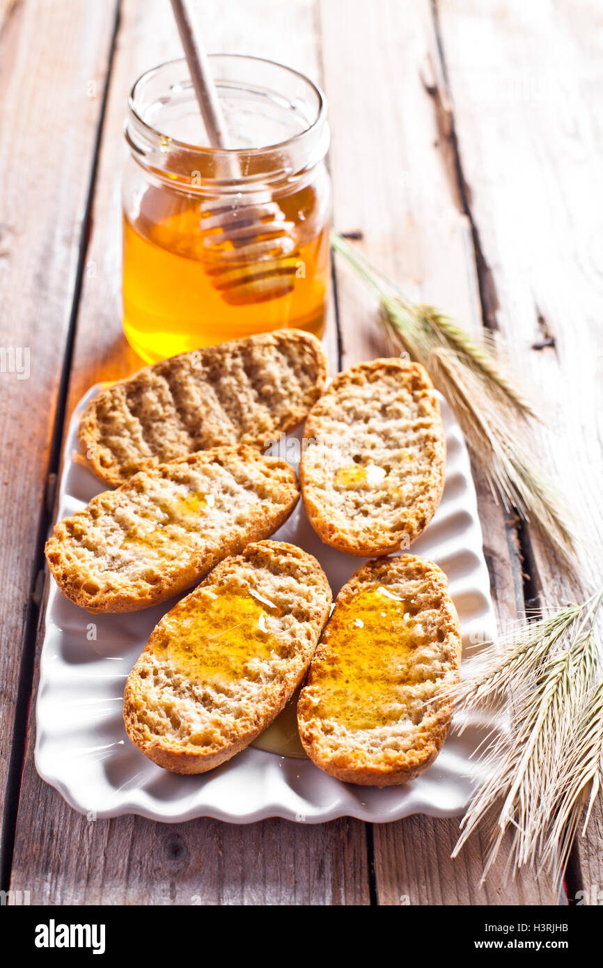 crackers, ears and honey Stock Photo - Alamy