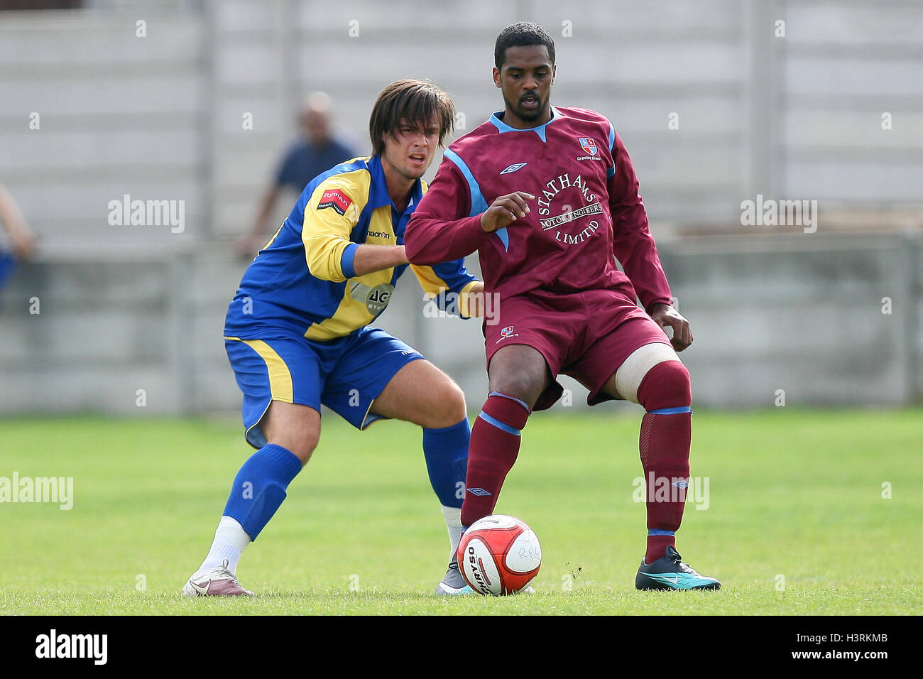 Jason Blackett of Crawley Green shields the ball from Matt Toms of ...