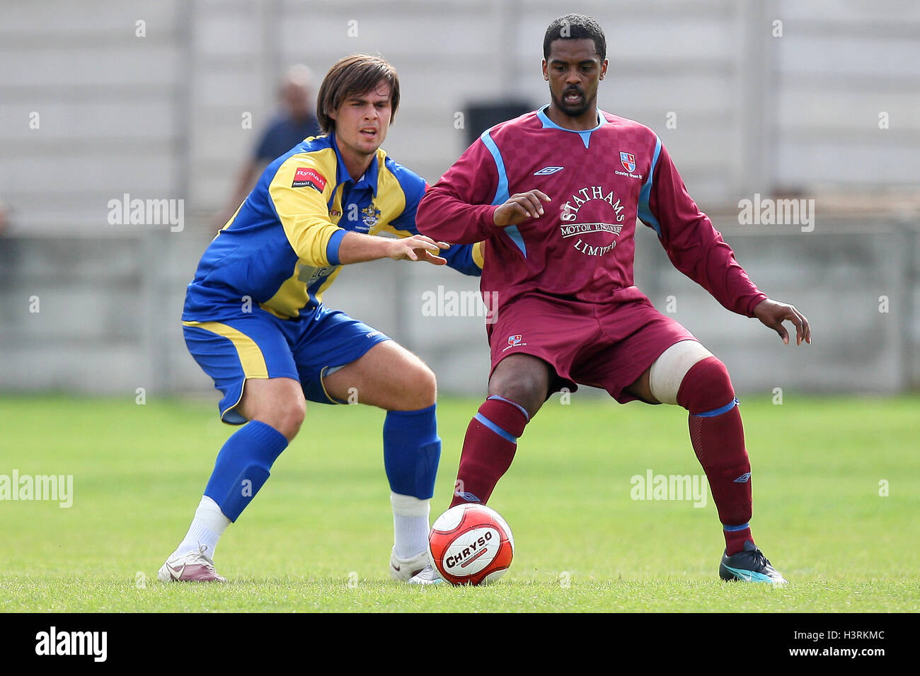 Jason Blackett of Crawley Green shields the ball from Matt Toms of ...