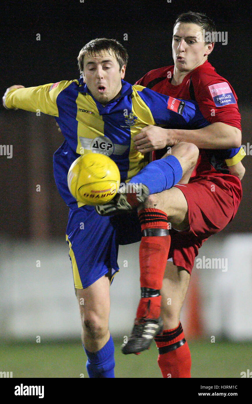 Kurt Smith of Romford tangles with Steve Sheehan of East Thurrock ...