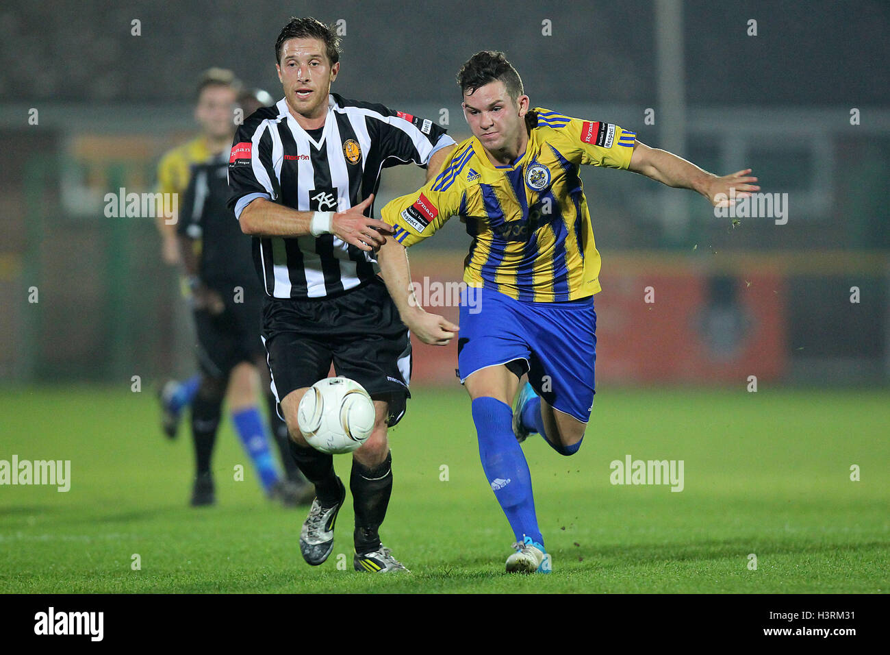 Tom Richardson of Romford tussles with Ross Parmenter of East Thurrock ...