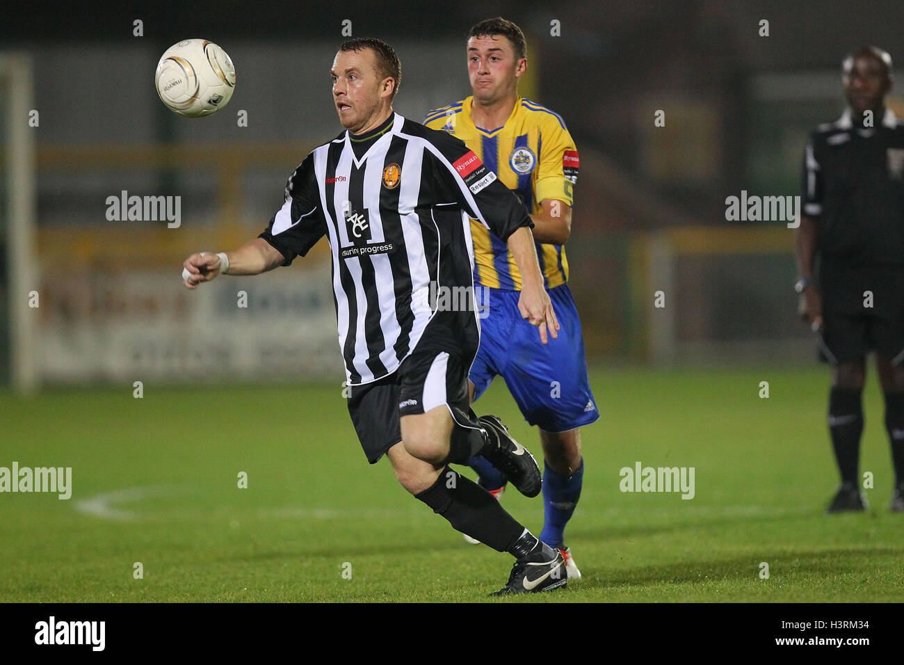 Stuart Thurgood of East Thurrock shields the ball from Jamie Dicks of ...