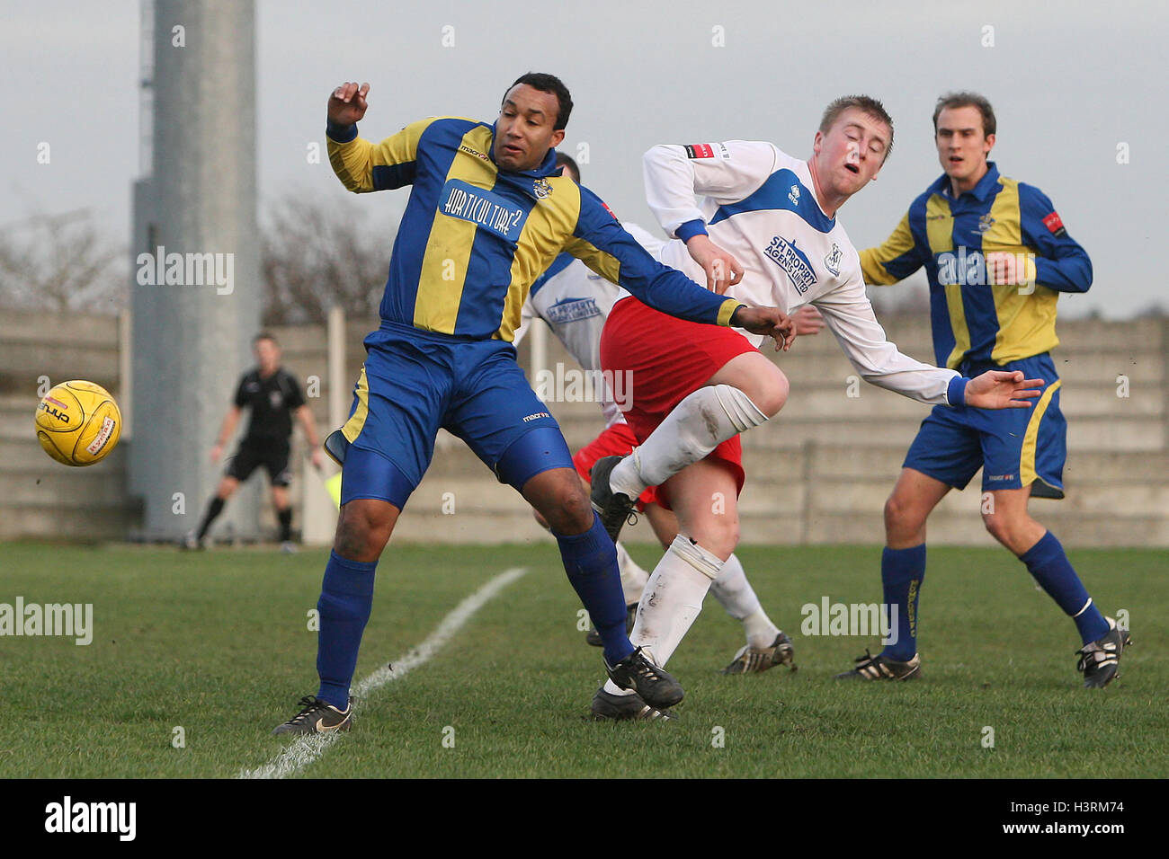 Chris Sullivan in action for Romford - Romford vs Enfield Town - Ryman ...