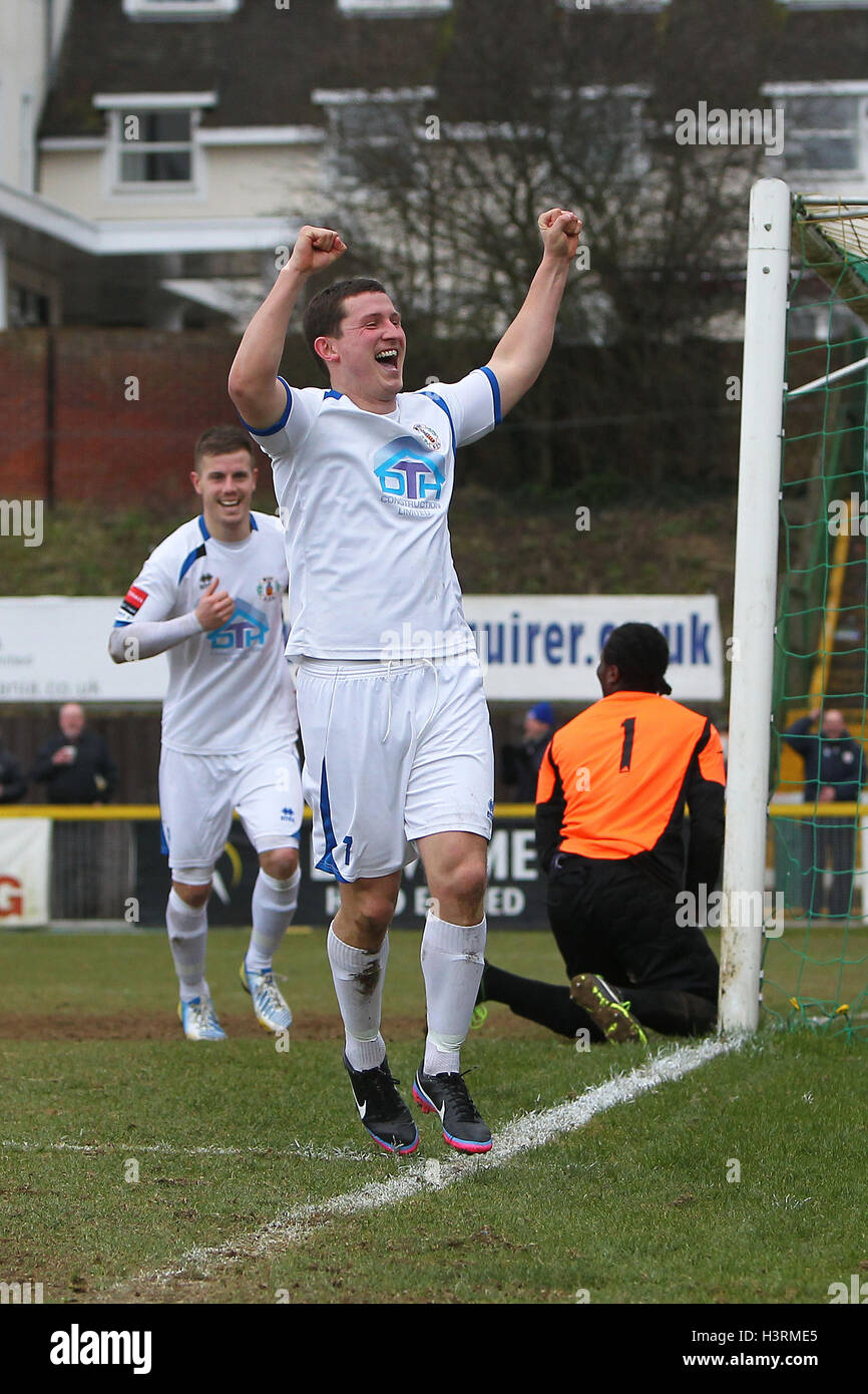 Danny Bunce of Grays scores the second goal for his team and celebrates ...