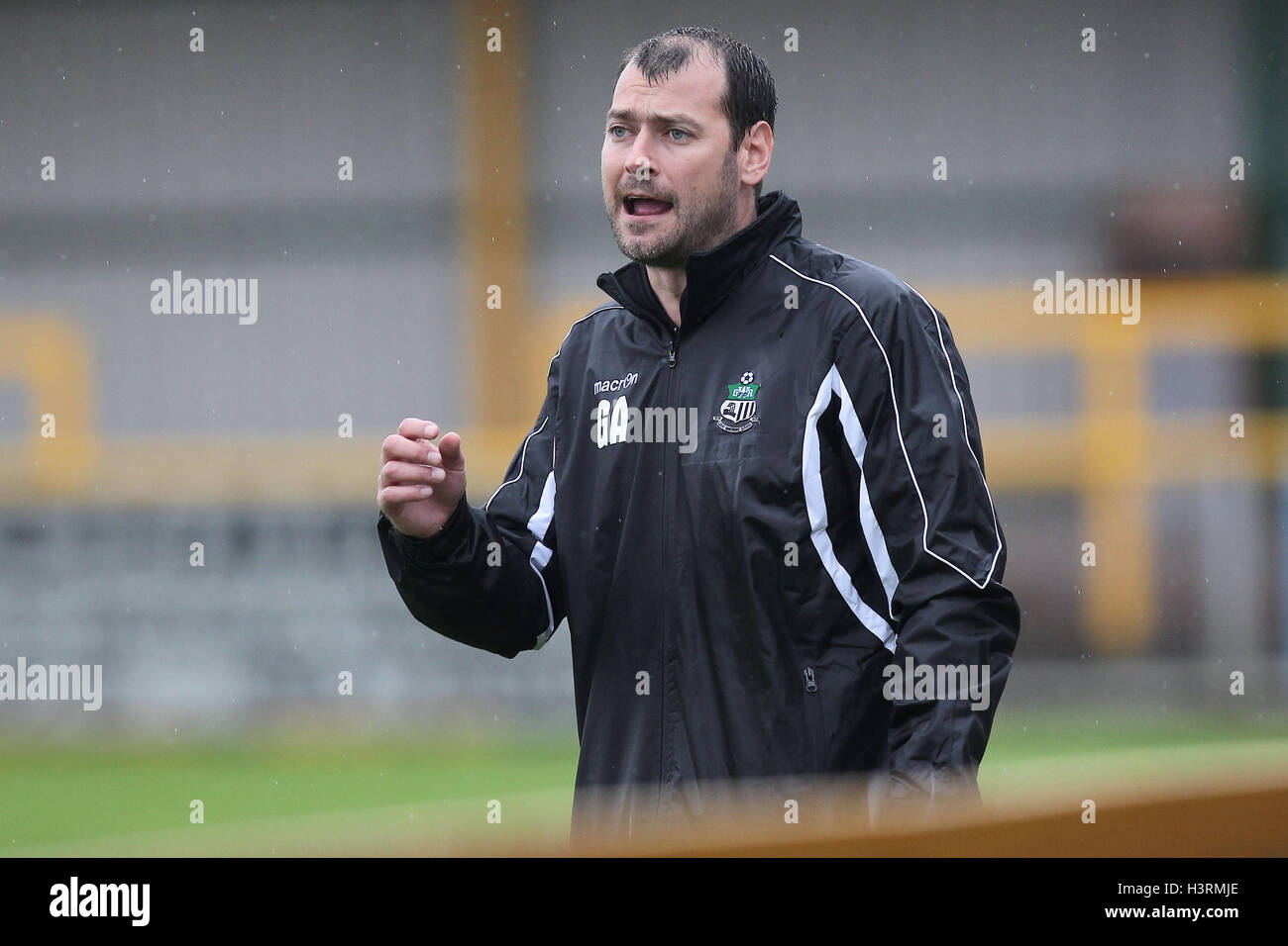 Gary Ansell of Great Wakering - Romford vs Great Wakering Rovers ...
