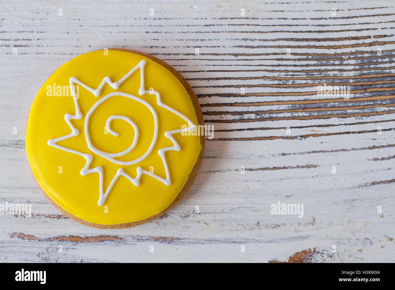 Round cookie with yellow icing Stock Photo - Alamy